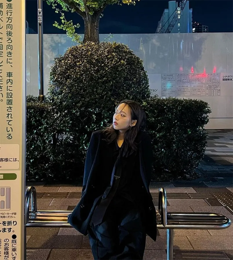 15 cách tạo dáng chụp ảnh ban đêm đẹp, lên hình cực mê!