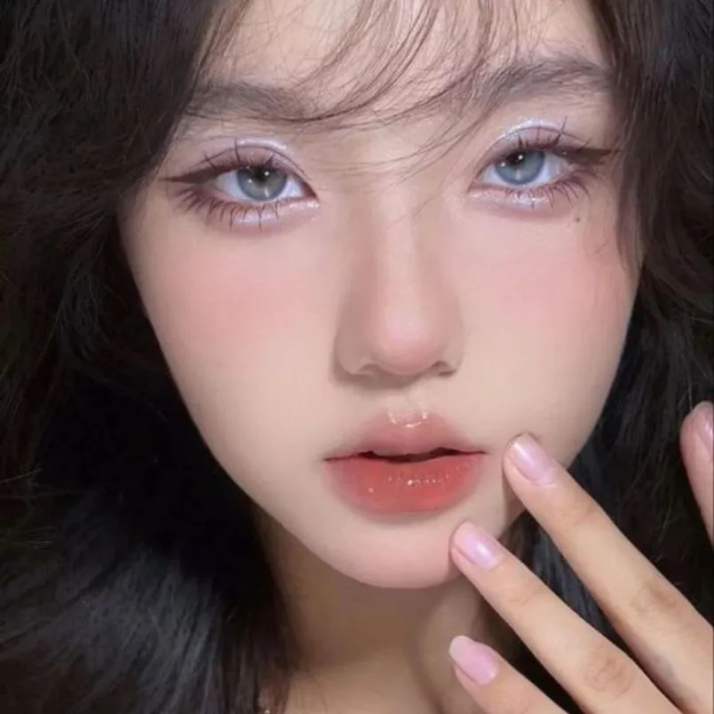 Makeup tone lạnh là gì? 10 cách trang điểm tone lạnh cuốn hút nhất