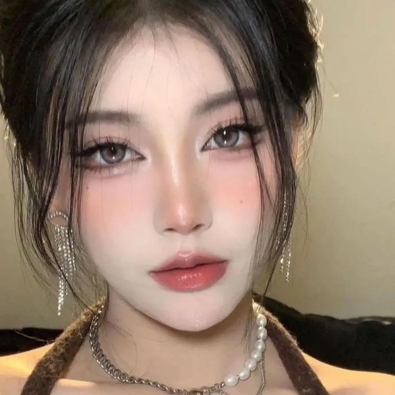 Makeup tone lạnh là gì? 10 cách trang điểm tone lạnh cuốn hút nhất