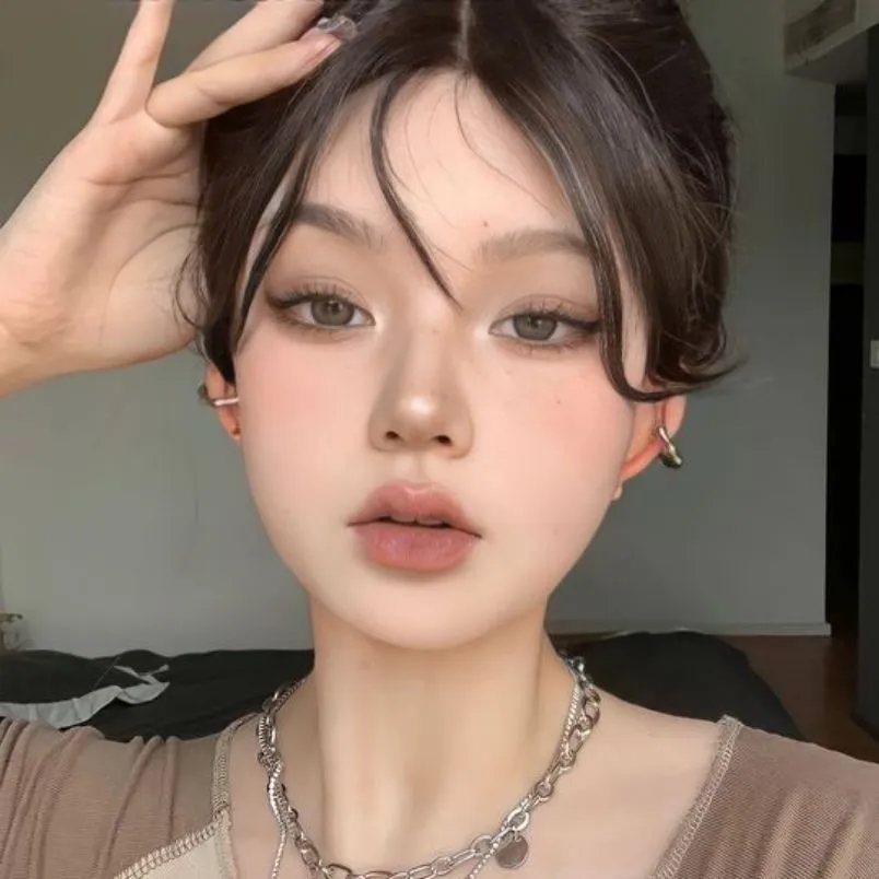 Makeup tone lạnh là gì? 10 cách trang điểm tone lạnh cuốn hút nhất