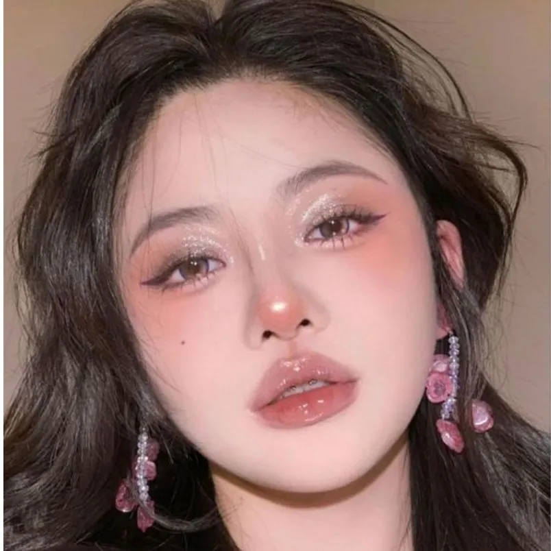 Makeup tone lạnh là gì? 10 cách trang điểm tone lạnh cuốn hút nhất