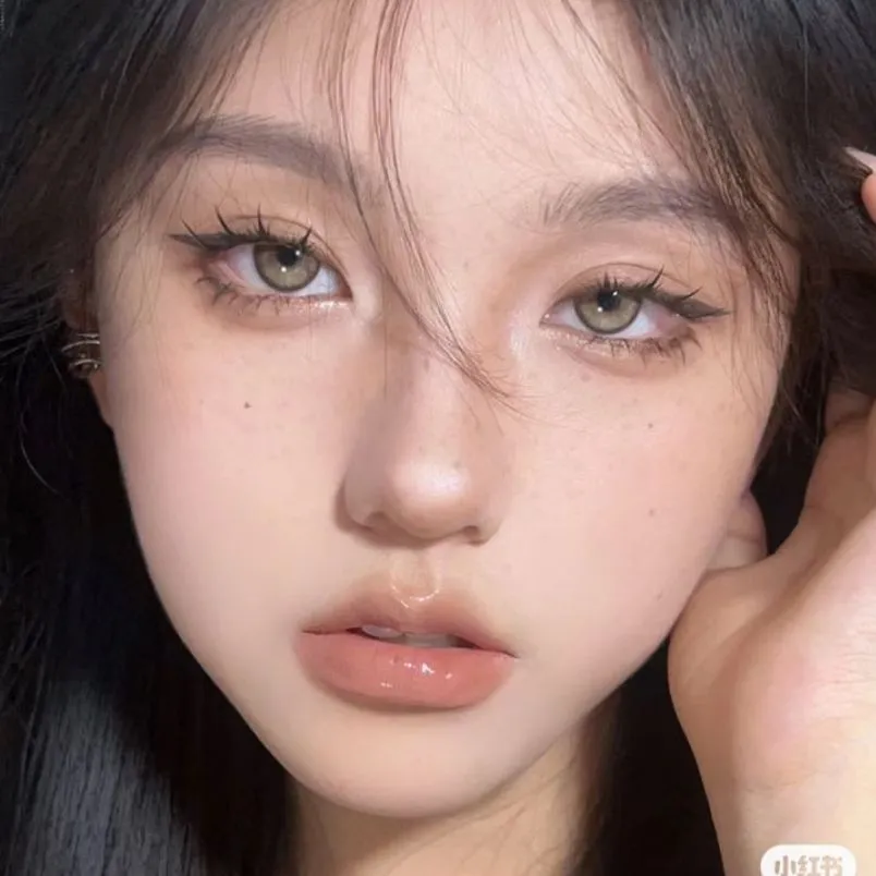 Makeup tone lạnh là gì? 10 cách trang điểm tone lạnh cuốn hút nhất
