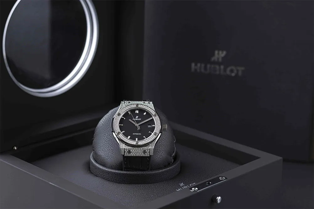 Cách vệ sinh đồng hồ Hublot đúng cách - Hướng dẫn chi tiết từ chuyên gia