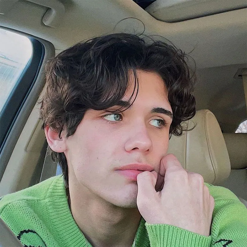 Top 12 kiểu tóc Middle Part cho nam giới đẹp nhất năm 2024