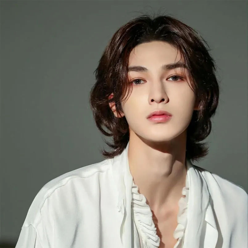 Top 12 kiểu tóc Middle Part cho nam giới đẹp nhất năm 2024