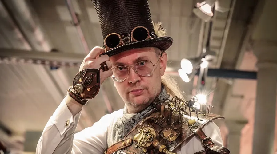 Phong cách Steampunk là gì? Khám phá những outfit Steampunk độc đáo