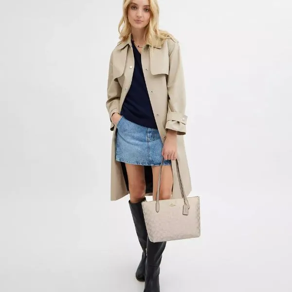 Túi Tote Nữ Coach Fiona Zip Tote Bag In Signature Canvas CW396 Màu ...