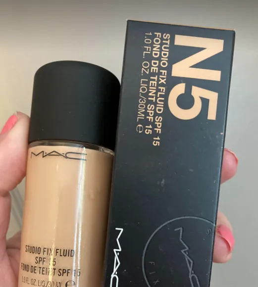 Mua Kem Nền MAC NC15 Studio Fix Fluid SPF15 30ml - M.A.C - Mua tại Vua ...