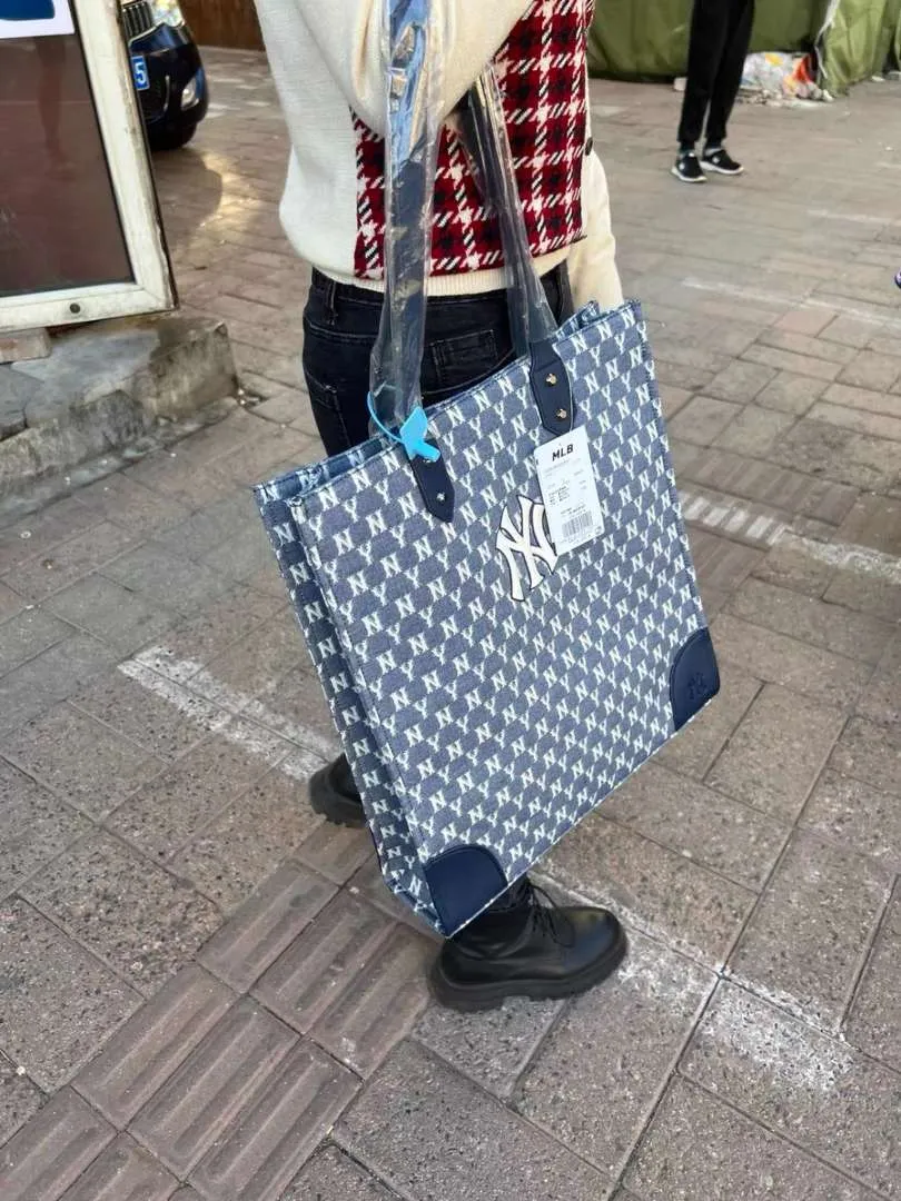Mua Túi Xách MLB Monogram Jacquard Shopper Bag New York Yankees ...