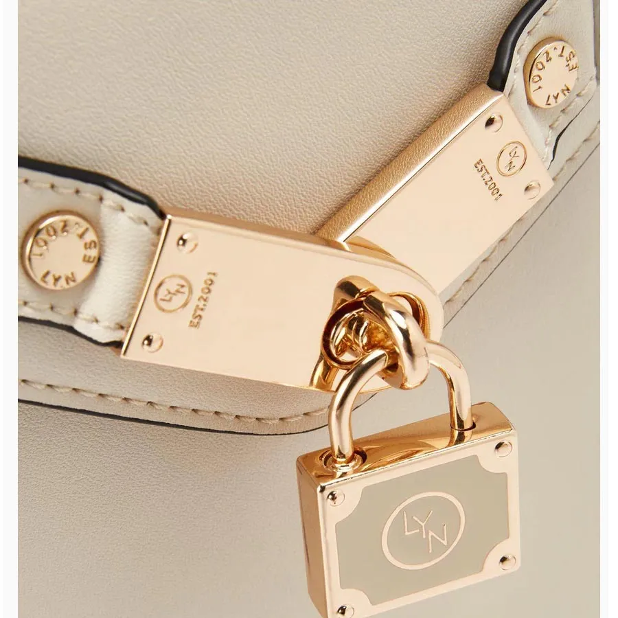 Mua Túi Hộp Lyn Lockie Mini Crossbody Bags LL21FBF105 Màu Trắng - Lyn ...