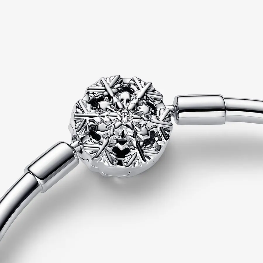 Mua Vòng Đeo Tay Pandora Moments Sparkling Snowflake Clasp Bangle Màu ...