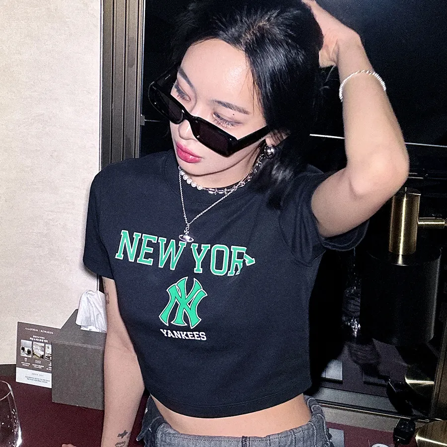 Mua Áo Croptop Nữ MLB Varsity Crop New York Yankees 3FTSV0333-50BKS ...