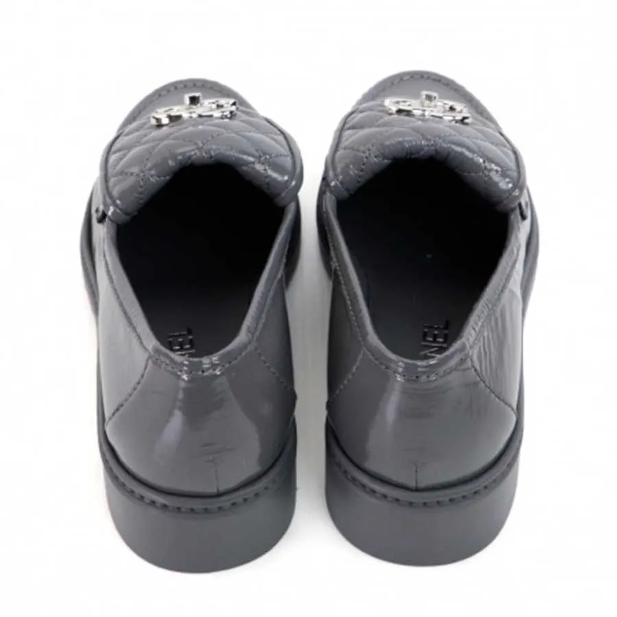 Mua Giày Lười Nữ Chanel CC Gray Patent Loafers Màu Ghi Size 37 - Chanel ...