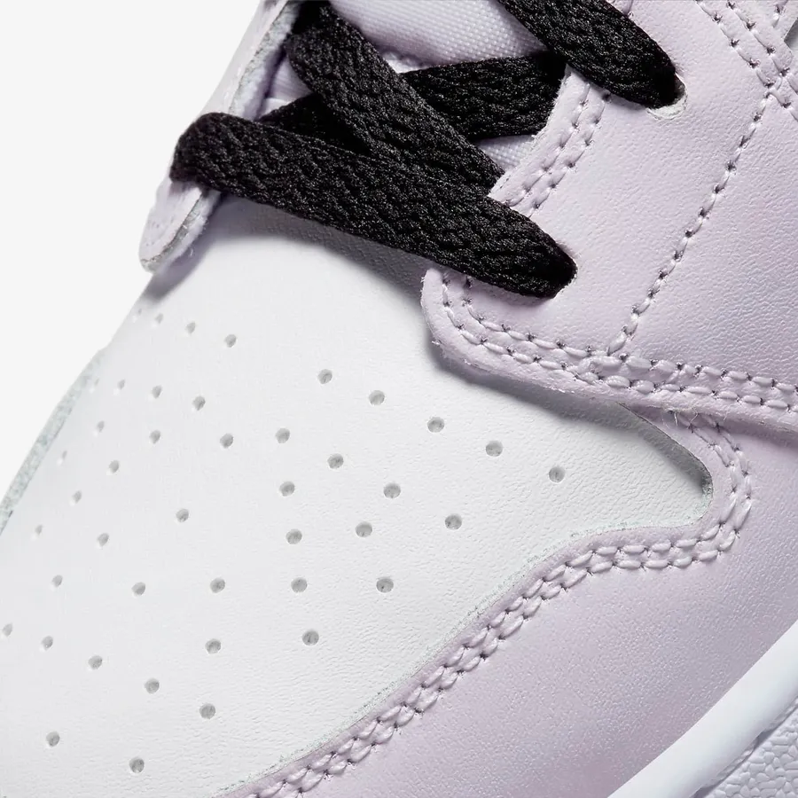 Mua Giày Thể Thao Nike Air Jordan 1 Mid GS ‘Barely Grape’ DQ8423-501 ...