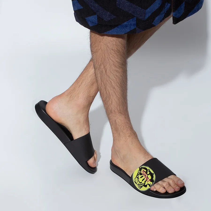 Mua Dép Nam Versace Medusa Smiley Slides DSU6516 1A02005-2B670 Màu Đen ...