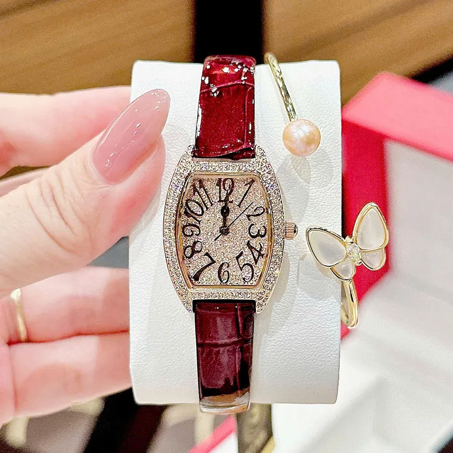 Set Đồng Hồ + Vòng Đeo Tay Nữ Kemil Ladies Watch Màu Đỏ | Vua Hàng Hiệu