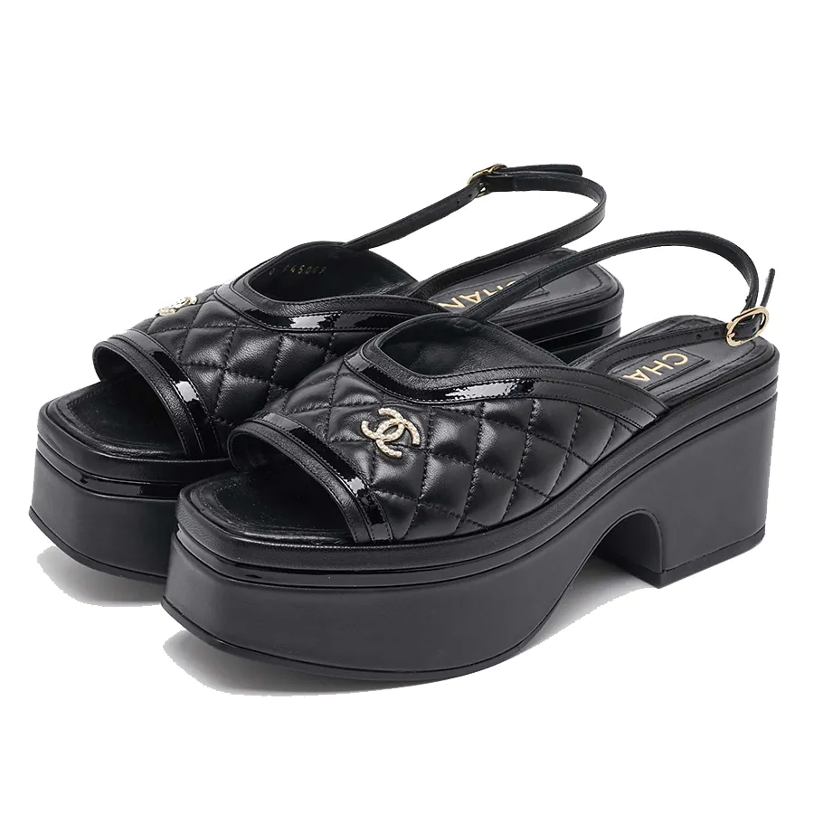 Dép Sandal Nữ Chanel Black Quilted Leather And Patent Leather CC ...