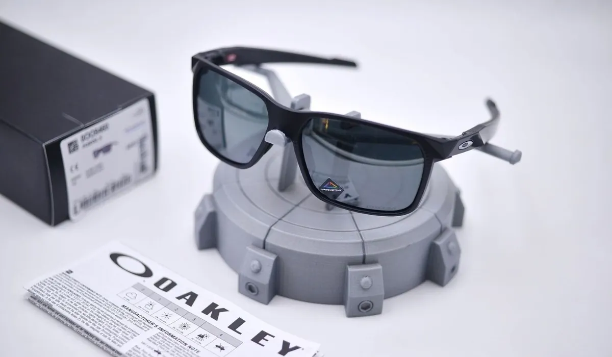 Thương hiệu mắt kính Oakley của nước nào? Có tốt không? Nên mua không