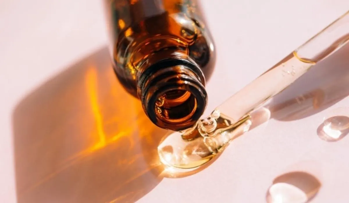 Serum có mấy loại? Phân biệt serum gốc nước và serum gốc dầu